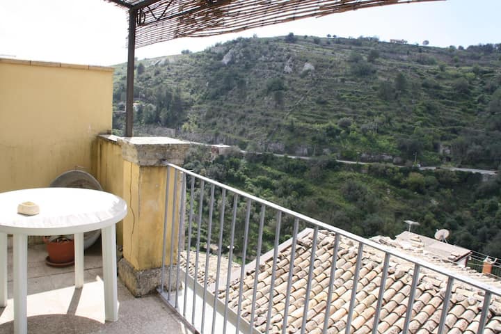 65 M² Ferienhaus ∙ 1 Schlafzimmer ∙ 4 Gäste - Ragusa
