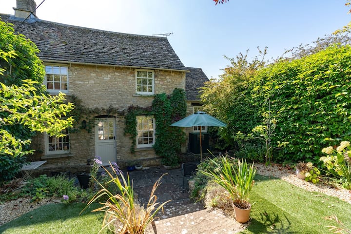 Charming Cotswold Cottage - The Reading Room - Burford