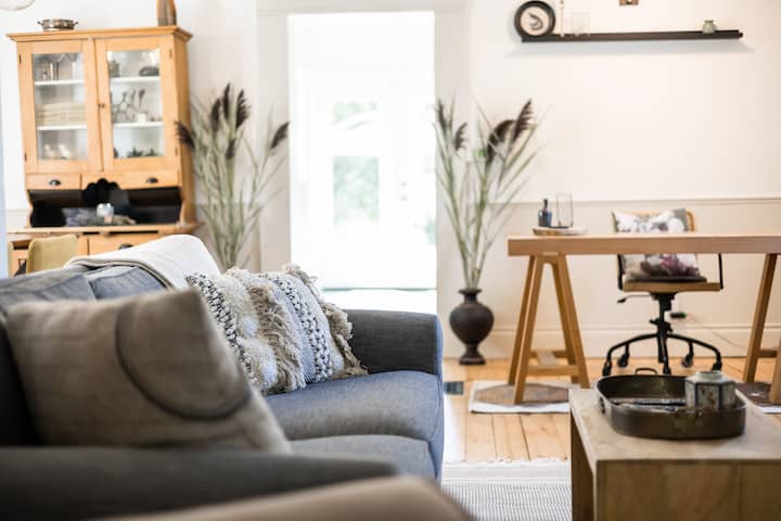 Cozy, Curated, Central Historic Home - Port Hope