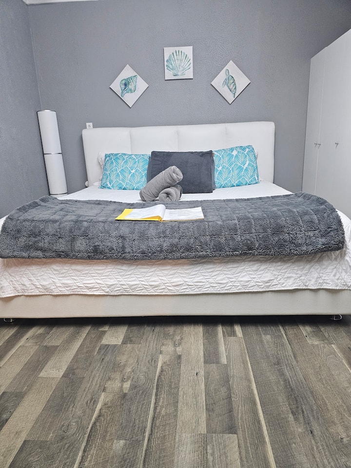 Private/couple Gsuite 8 Minutes Hardrock Stadium. -