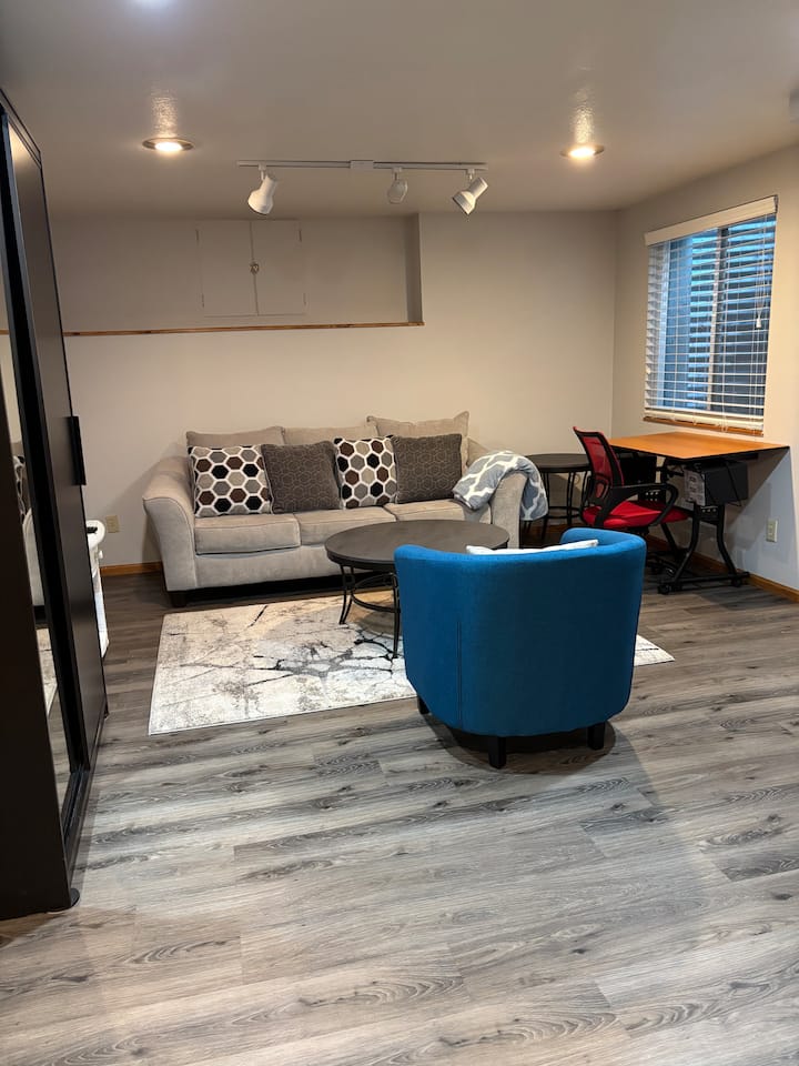 All Inclusive Basement Unit. - Highlands Ranch, CO