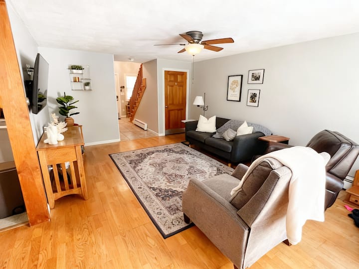 2 Br Townhouse Near All Fall/winter Activities - Burlington, MA