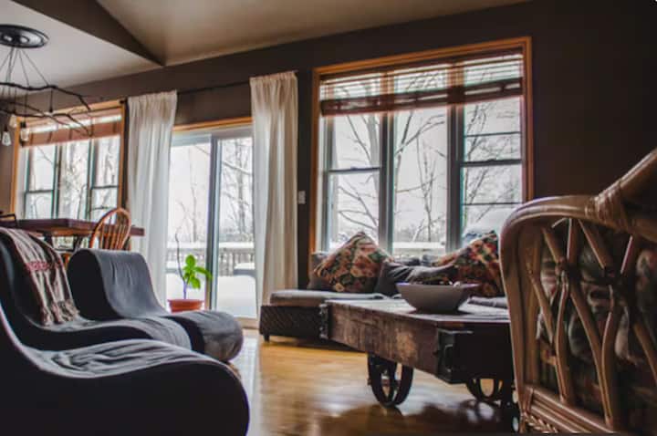 Beautiful 6 Bedroom Muskoka House With Great Vibes - Gravenhurst