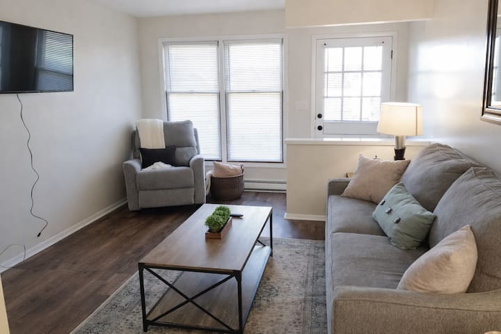 Entire Home! Clean Charming Tastefully Decorated! - 利馬