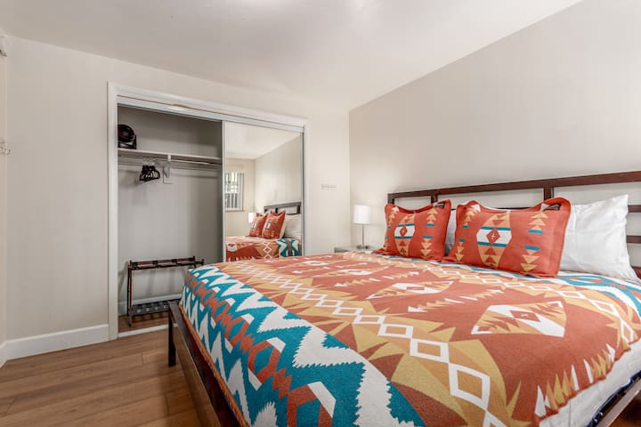 Sunlit Apartment On Tree Lined Street! Vii - Denver, CO