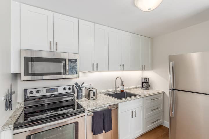 Sunlit Apartment On Tree Lined Street! Vii - Denver, CO