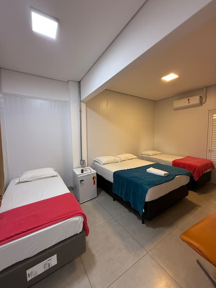 Suíte Inteira Com Banheiro Privativo No Centro! A - Bonito