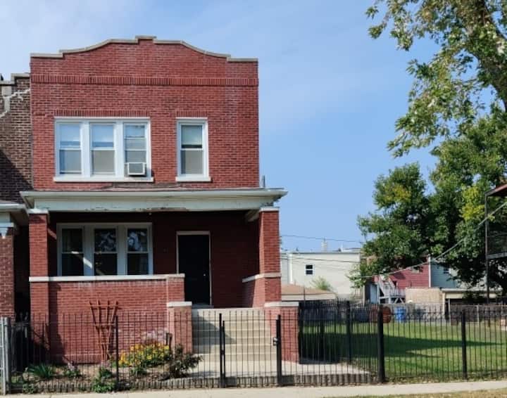 Woodlawn Oasis: Complete Scott House (+Basement) - Chicago, IL