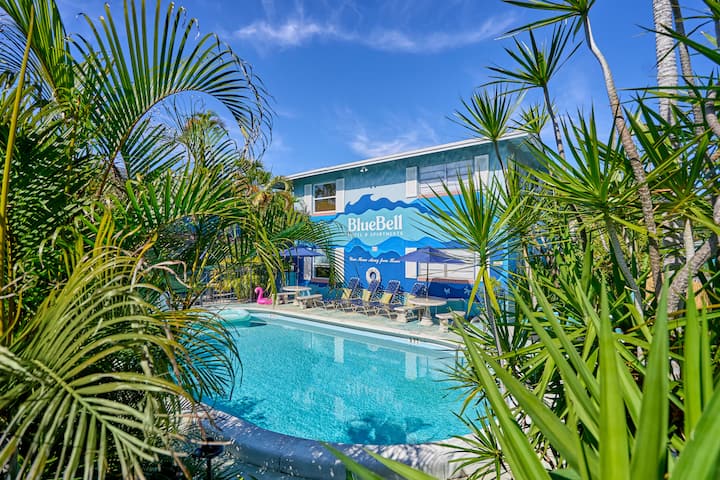 Relaxing Courtyard Oasis Near Beach, Port & Shops - Fort Lauderdale, FL