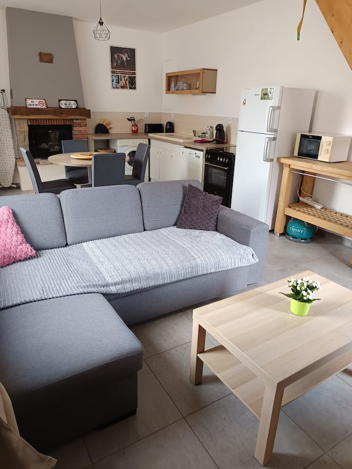 Petite Maison à La Campagne Entourée De Chevaux - Le Jardin de la Pellerine