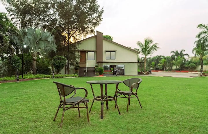 Luxuries Villa Along With Lake View & Indoor Pool - Raipur