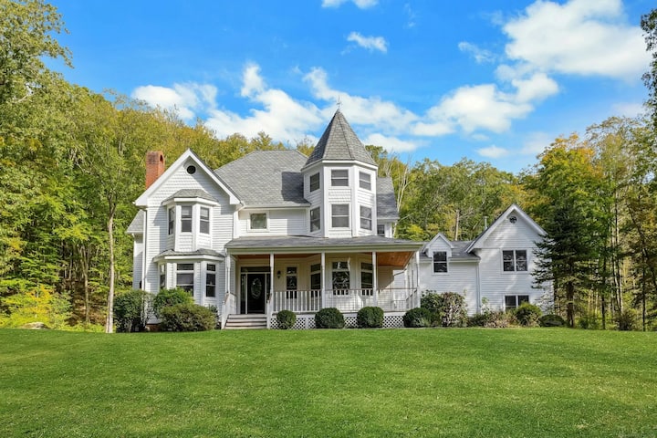 Large Private Luxury Home Expansive Property - Weston, CT