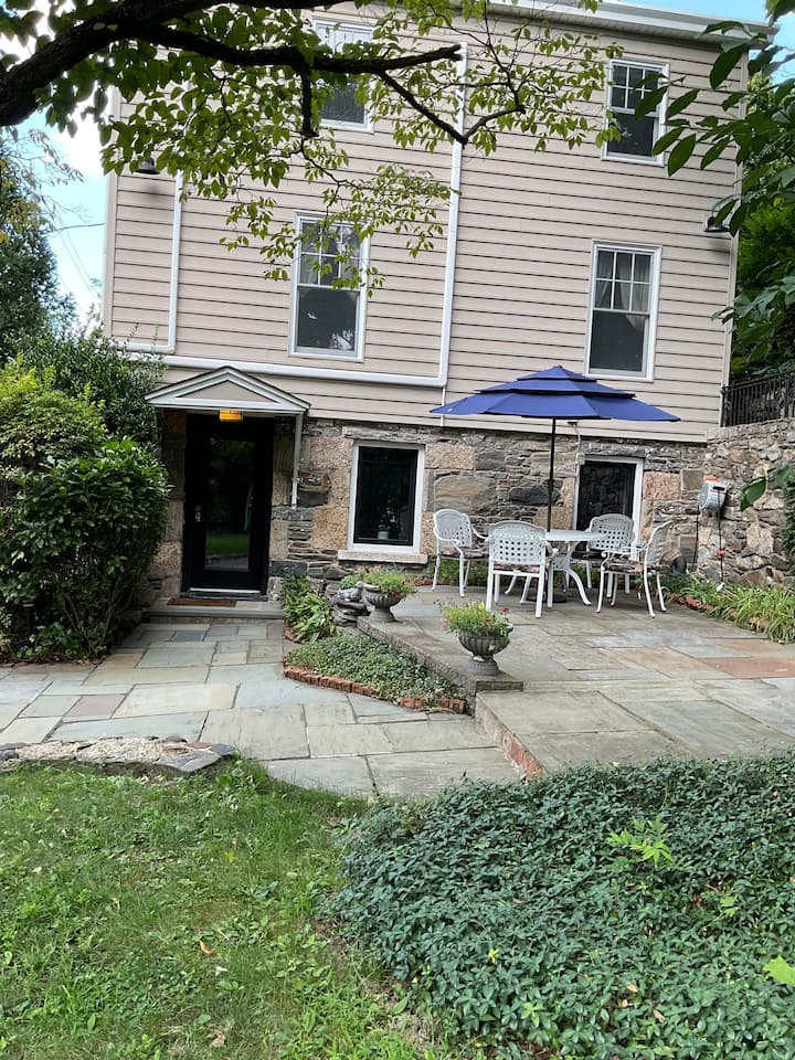 Charming City Escape Cozy Oasis - Dobbs Ferry, NY