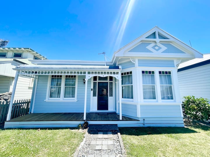*Beautiful Villa* With Space For All! - 內皮爾