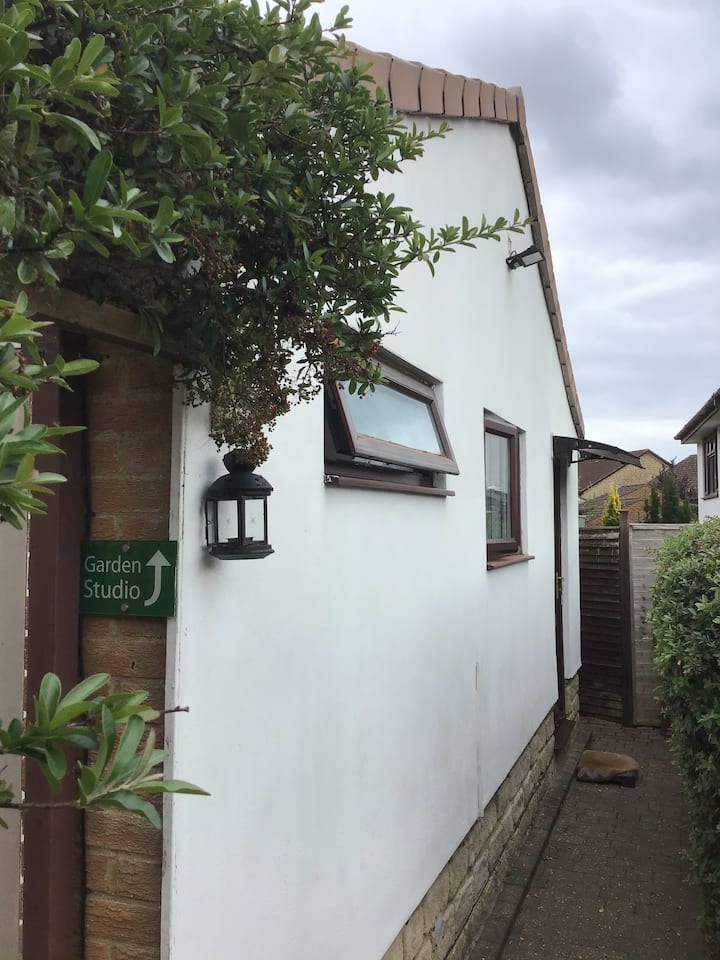 Garden Studio (2-night Minimum) - Poole