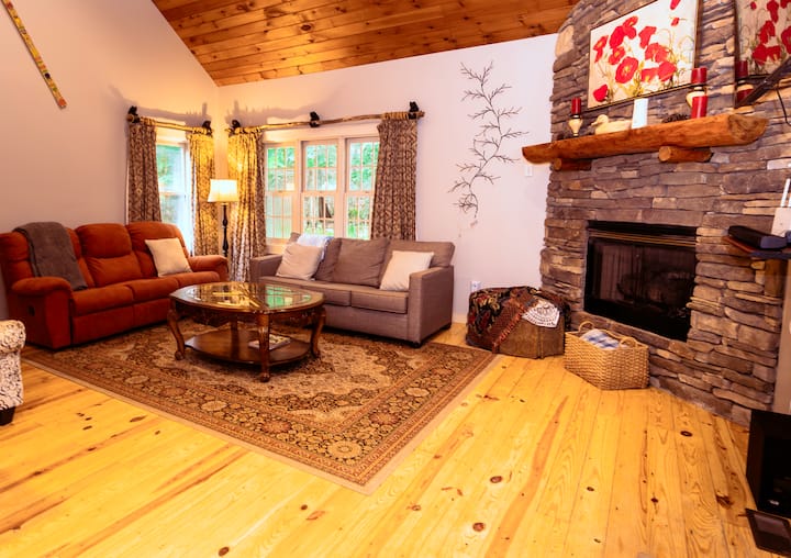 Spacious Beech Mtn Cabin With Hot Tub - 비치 마운틴