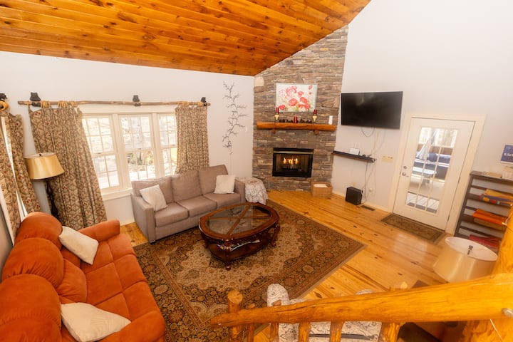 Spacious Beech Mtn Cabin With Hot Tub - Caroline du Nord