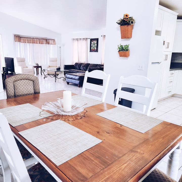 Spacious 4-bedroom House In Fontana - Fontana, CA