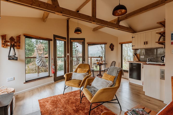 Hawthorn Cabin With Stunning Countryside Views - Cheshire