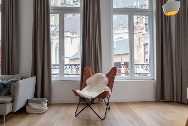 Iconic Cathedral View | City Apartment - Antwerp