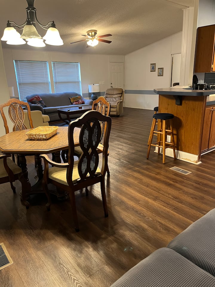 Cedar Creek Woods Hide Away - Cedar Creek, TX