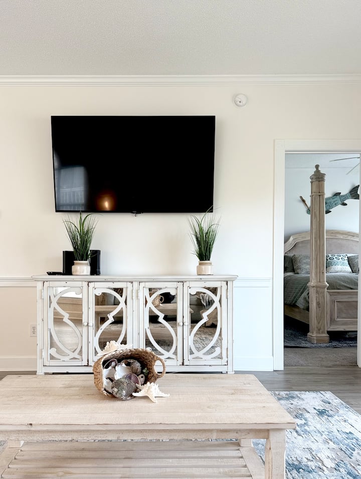 Spacious Condo In The Center Of Myrtle Beach - Myrtle Beach, SC