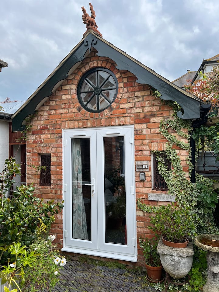 ‘Smugglers’ Quirky Hideaway - Isle of Wight