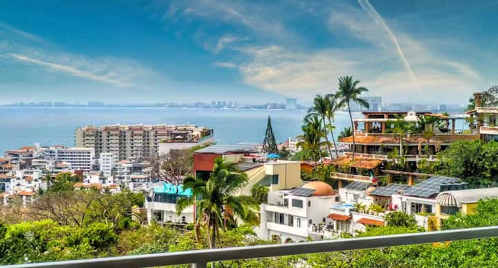 *Ocean-view 1br | Pool • Parking • Old Town Wi-fi* - Puerto Vallarta