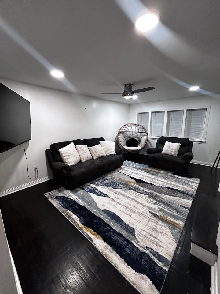 Cheerful 3 Bedroom Home Free Parking On Premise - The Inn at Grace Winery