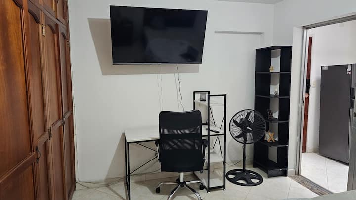 Aparta-estudio En Laureles, Internet 700 Mb - Medellín