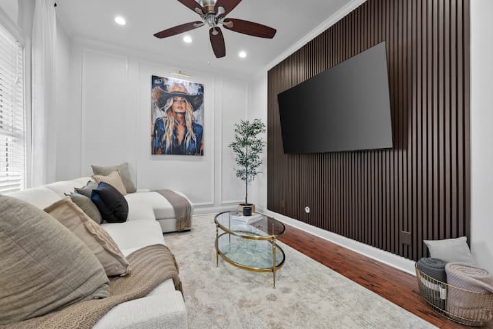 Sleeps 10 In Prime Location* 7 Beds With Hottub - Nashville