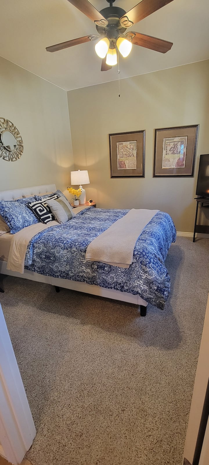 North Phoenix | 1 Bed, 1 Bath With Breakfast Bar - Phoenix, AZ