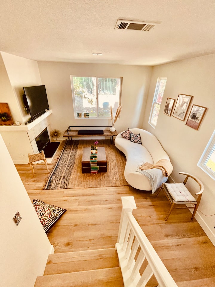 3 Bedroom 2.5 Bathroom 2 Car Garage Backyard - Aliso Viejo, CA