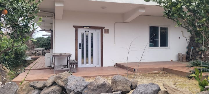 여행지에서도 내집의 편안함을 느낄수 있는 곳- 애월 밭도랑 - Jeju-do