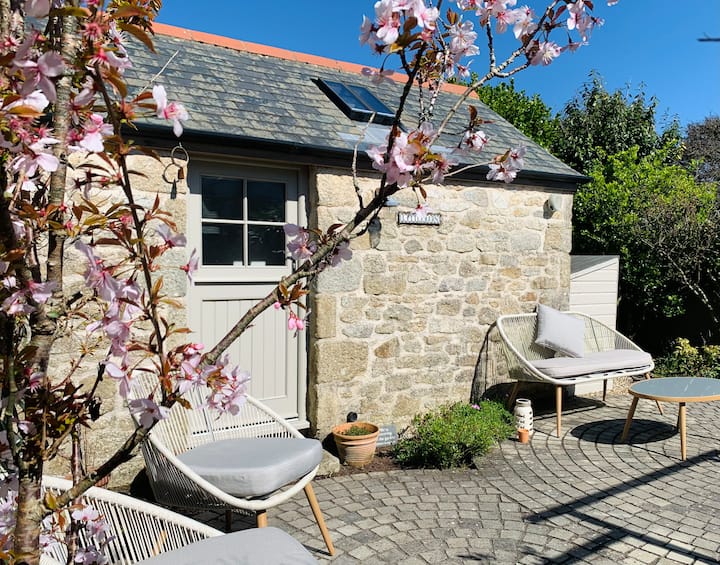 Cosy Cornish Barn Bedroom With En-suite - Porthleven