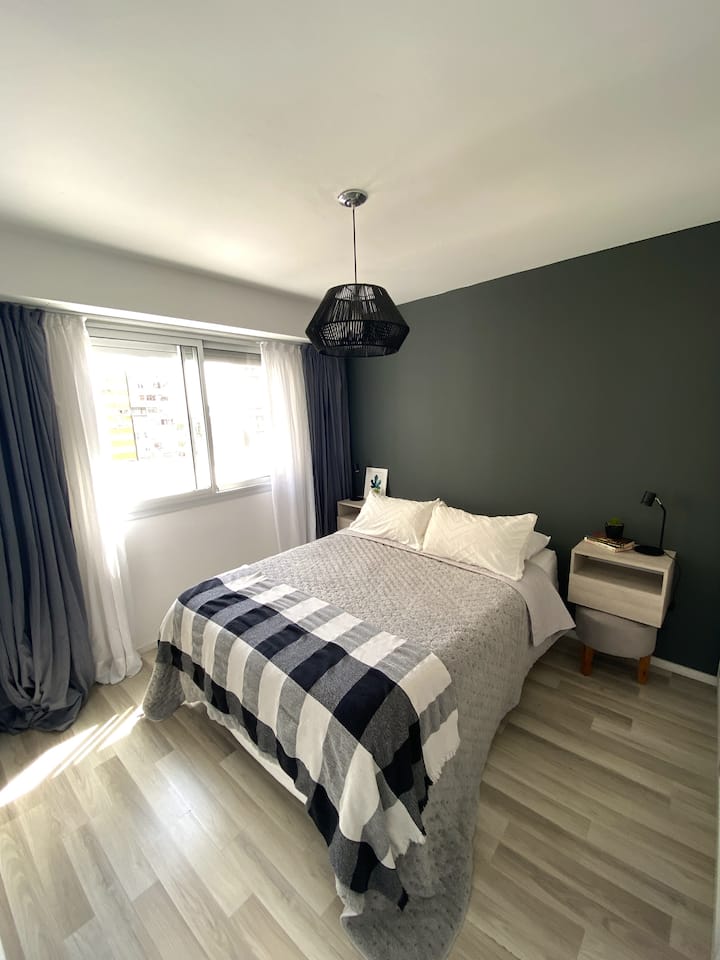 Del Volga • A Metros Del Monumento A La Bandera - Rosario