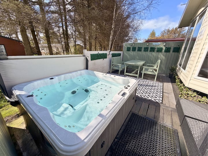 Private Hot Tub & Large Deck | Dog-friendly | Golf - Alnwick