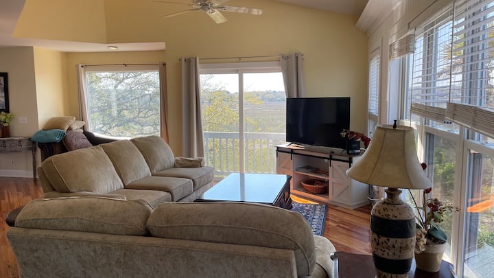 Folly Beach 3br Riverfront W/ Dock Kayaks & Bikes! - Kiawah Island, SC