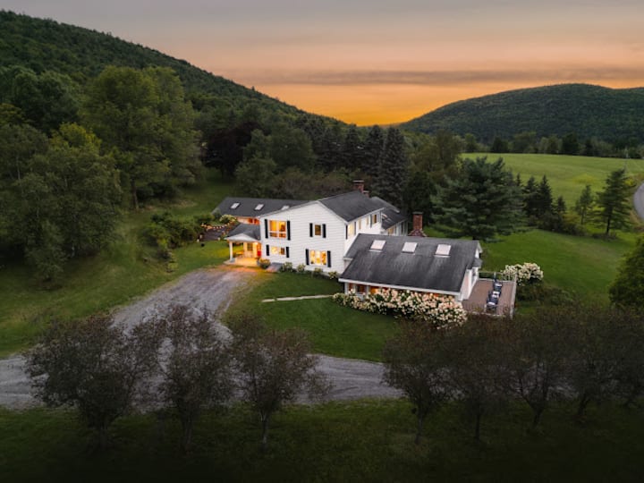 Experience A Bespoke Farmhouse - Hudson Valley, NY
