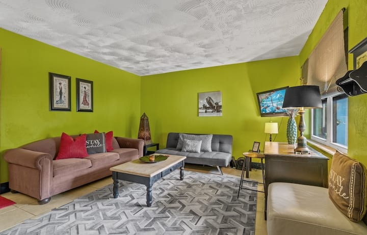 Vibrant Tropical Oasis Near Beach, Port & Shops - Fort Lauderdale, FL