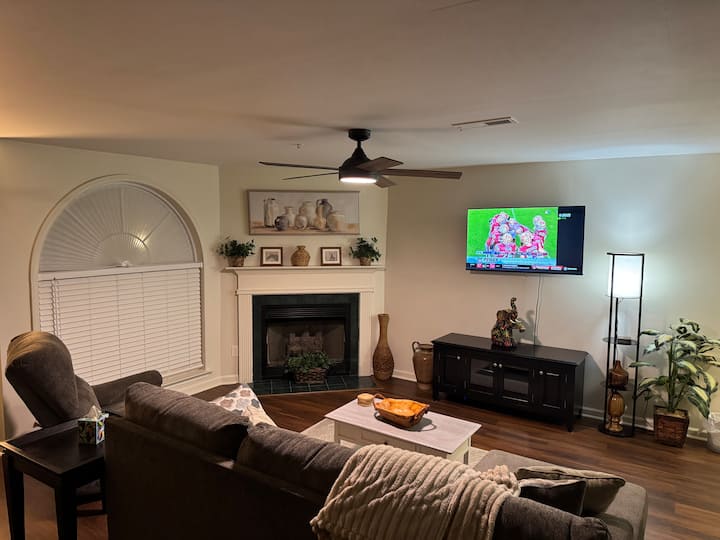 Charming Condo W/ Private Entrance In Top Location - High Point, NC