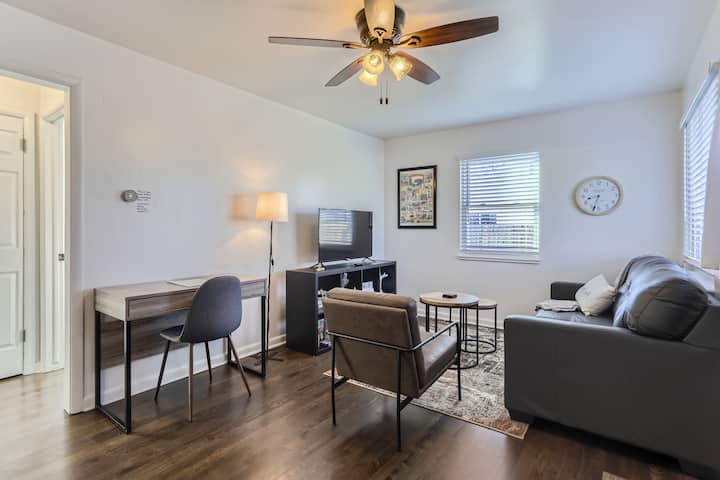 10 Min To Denver & Anschutz Medical! Cute & Comfy! - Aurora, CO