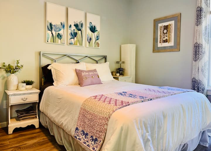 The Hideaway| Large Studio | Sleeps 4 | Fireplace - Catskill, NY