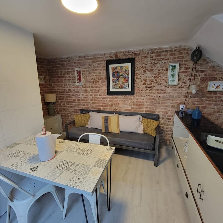 Acogedor Dúplex En Pocitos. (Ap. 5) 25m2 - Montevideo