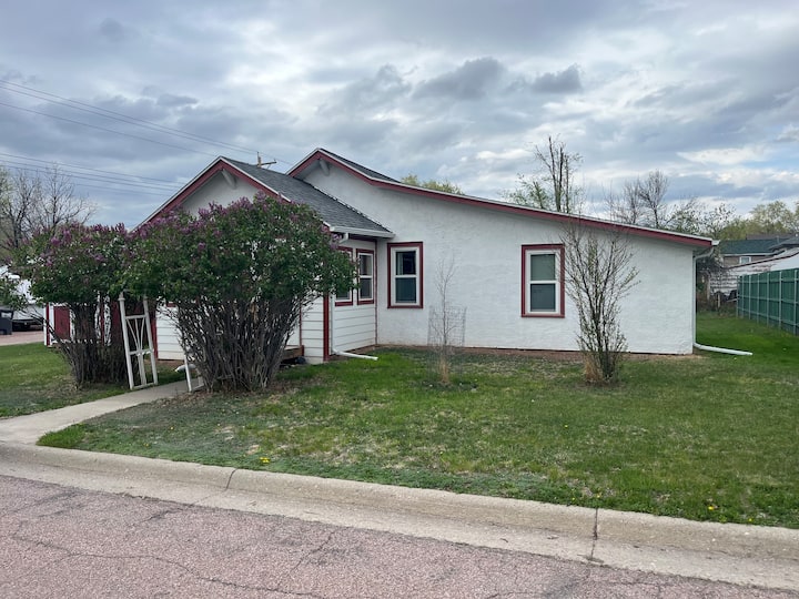 Country Bungalow Near Downtown Hot Springs, Sd - Hot Springs, SD