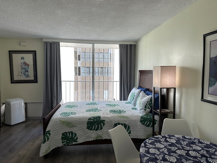 Cozy Waikiki Studio W/ Free Parking - Honolulu, HI