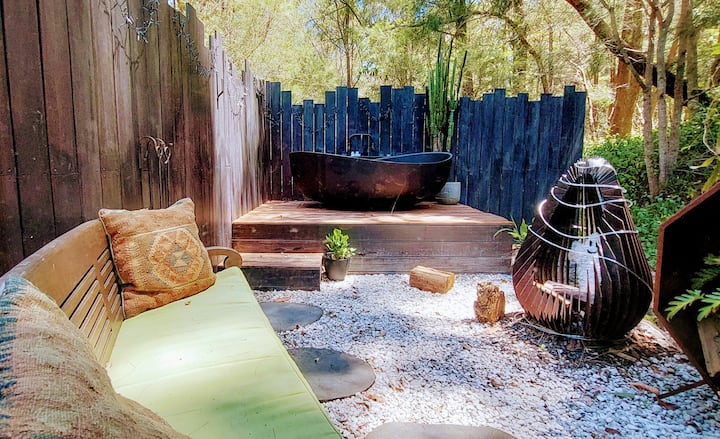 - Forest Cottage - Outdoor Bath - Vinyl Player - Peregian Beach