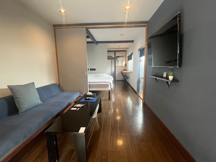 立地最高！那覇市のど真ん中。モノレール駅から徒歩3分！国際通りまで徒歩5分navy Room。 - Naha