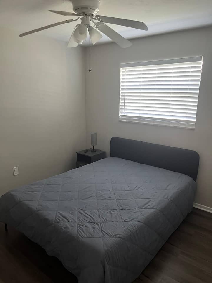 (3700b) Bedroom In Deerfield Beach Area (B) - Deerfield Beach, FL