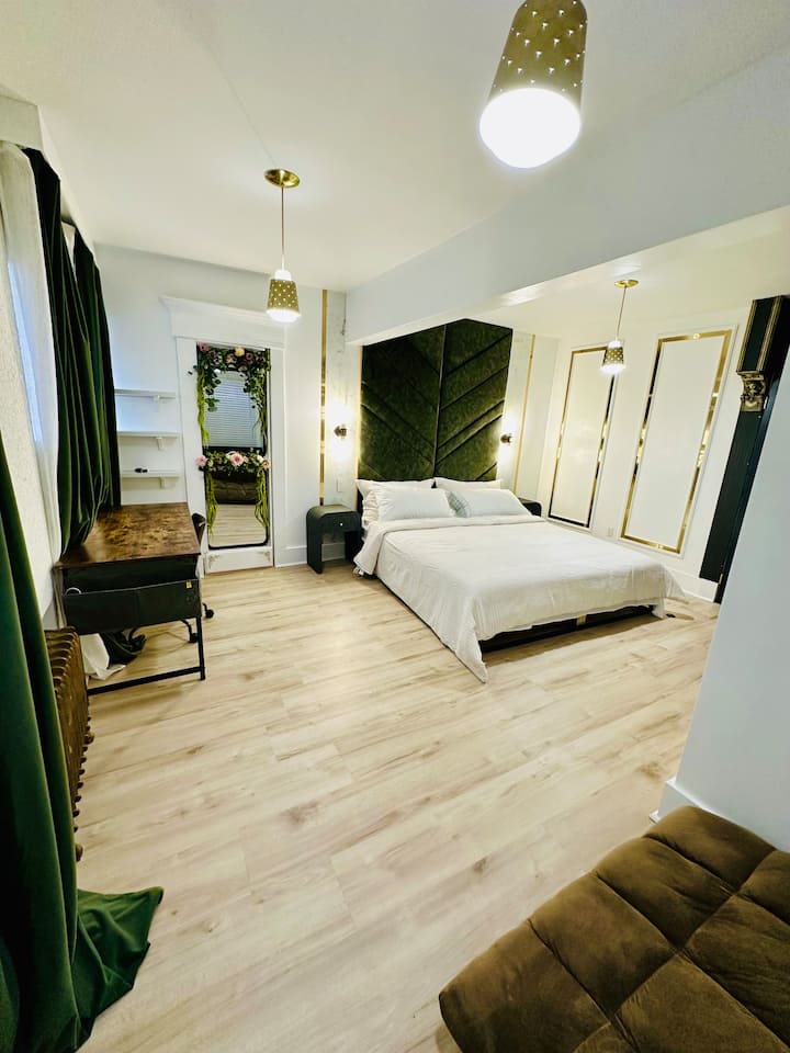 Master Bedroom Private Bathroom - Springfield, MA